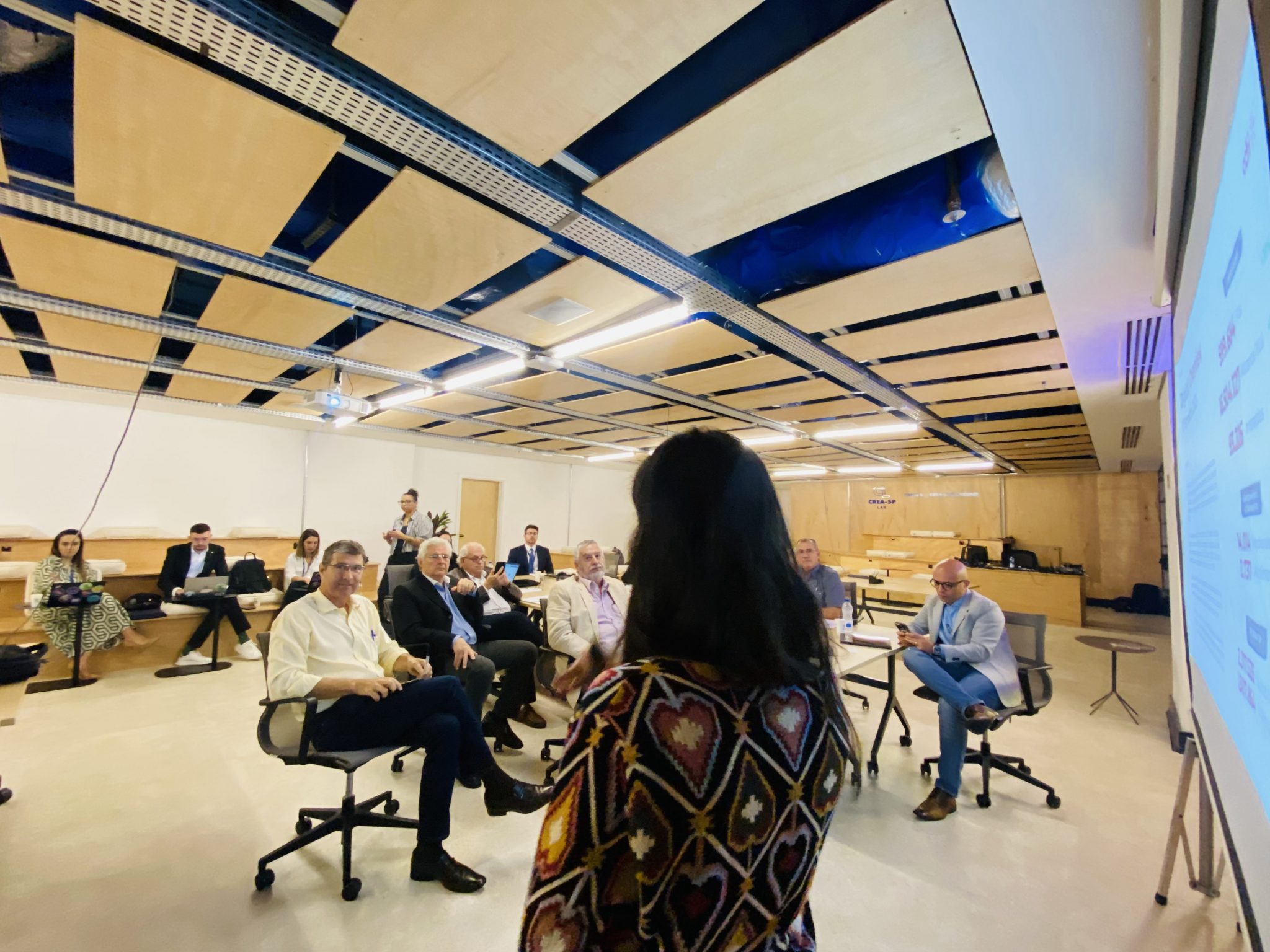 Empresas reunidas no COE-SP - Crea-SP