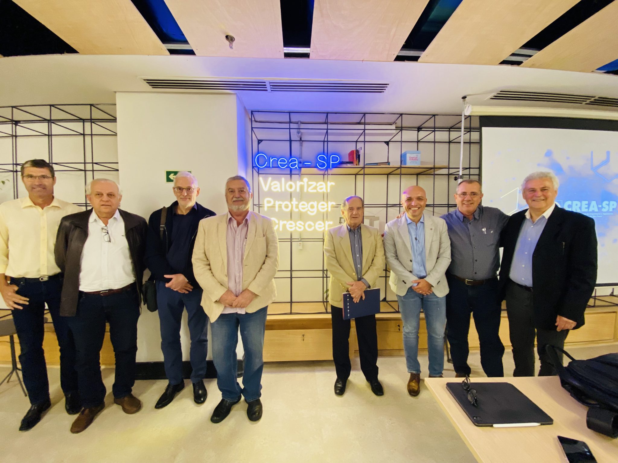 Empresas reunidas no COE-SP - Crea-SP